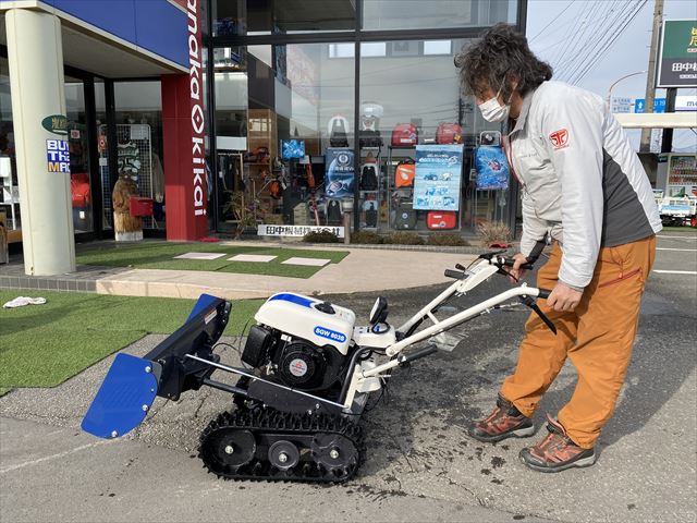 イセキアグリ除雪機【展示機・デモ機】SGW-803S SGW803S 楽オス イセキマン仕様セル付モデル ロングクローラタイプ